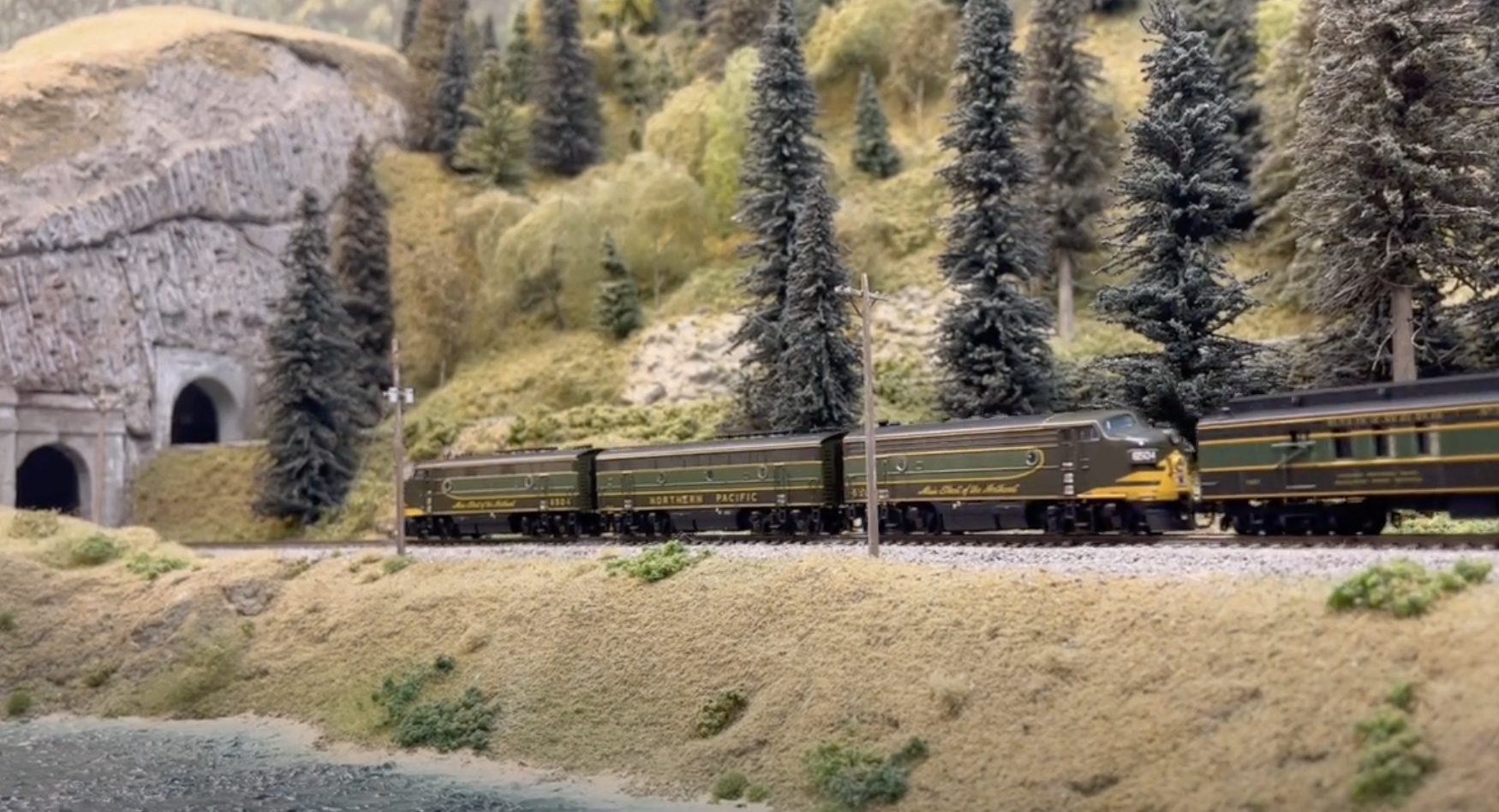 The 1947 North Coast Limited on the North Bank Road | Lowell Smith ...